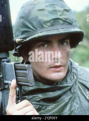 PLATOON, Charlie Sheen, 1986. (c) Orion Pictures/ Courtesy: Everett ...