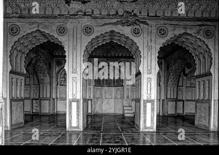 Arches inside the tomb of Bibi Ka maqbara Stock Photo - Alamy