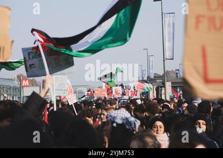 Manifestazione degli studenti “No Meloni Day”. Torino, Italia - 14 ...