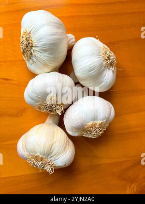 Garlics. Still life Stock Photo - Alamy