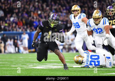 Washington running back Jonah Coleman (1) celebrates with teammates ...