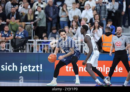 Marcel Keßen (15; MLP Academics Heidelberg) versucht einen Wurf ...