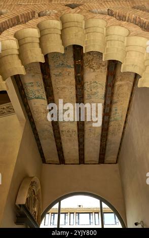 Moorish-Taifa halls in Aljaferia Palace in Zaragoza Stock Photo - Alamy