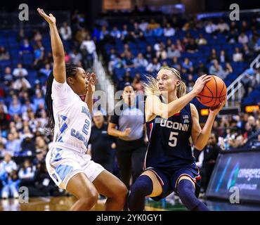 North Carolina guard Grace Townsend (2) passes against SMU guard TK ...