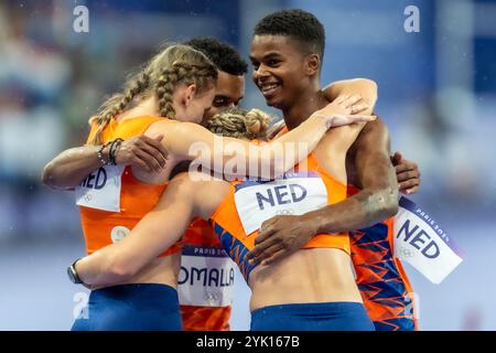 Team Netherlands clebrates winning the gold in the Mixed 4 × 400 meters ...