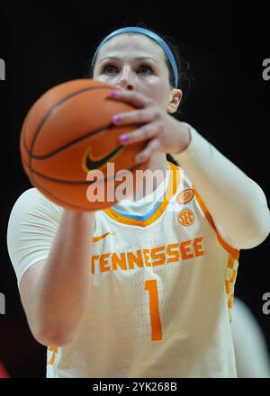 November 16, 2024: Sara Puckett #1 of the Tennessee Lady Vols defends ...