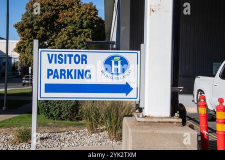 Highbury Canco visitor parking sign on Oak Street East in downtown ...