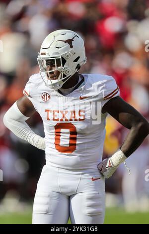 Texas linebacker Anthony Hill Jr. (0) during the first half of an NCAA ...
