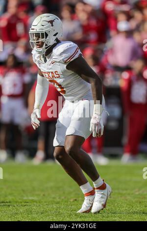 Texas linebacker Anthony Hill Jr. (0) during the first half of an NCAA ...