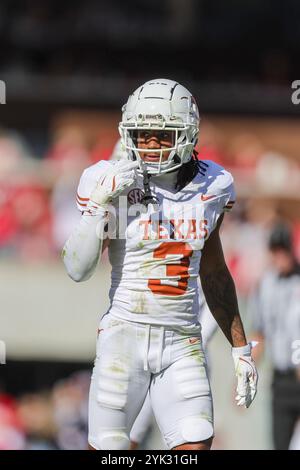 Texas defensive back Jaylon Guilbeau (3) celebrates with linebacker Ty ...