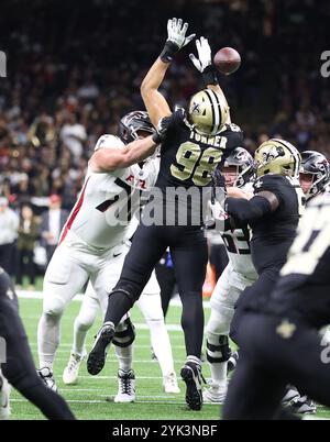 Atlanta Falcons offensive tackle Kaleb McGary (76) works during the ...