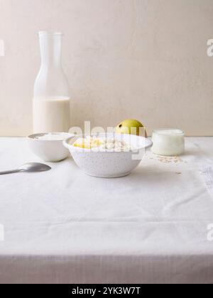 Overnight Oats with Mango and Coconut Stock Photo - Alamy