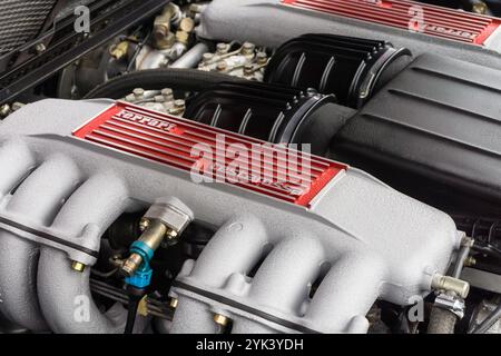 The engine bay of a Ferrari Testarossa Stock Photo - Alamy
