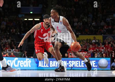 Phlandrous Fleming Jr. (Telekom Baskets Bonn #4) mit Ball gegen Jacob ...