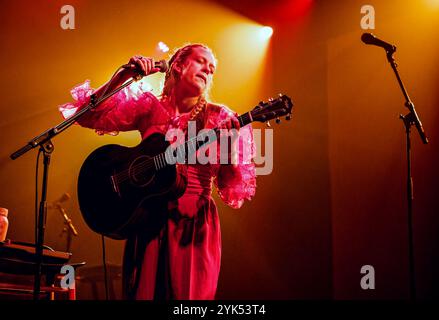 Singer Songwriter Anna B Savage opens for Manchester band W.H. Lung at ...