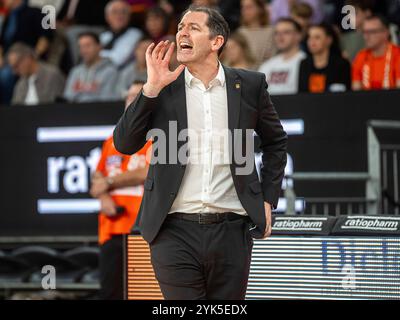 Ty Harrelson, Headcoach (Ratiopharm Ulm), Ratiopharm Ulm vs. Wolves ...