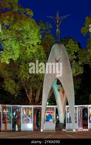 Statue of Sadako Sasaki in the Peace Park, Hiroshima, Japan Stock Photo ...