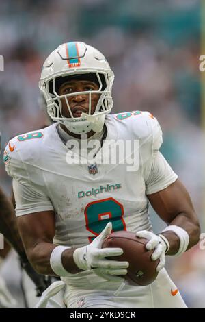 Miami Dolphins tight end Jonnu Smith (9) reacts after scoring a ...