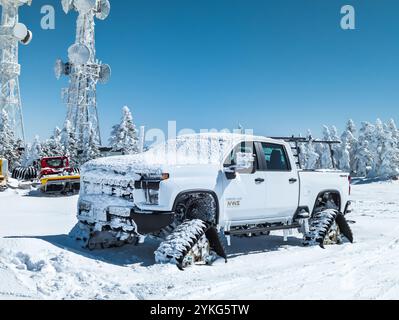A converted 4x4 with snowtracks in deep snow at the top of Yokoteyama ...