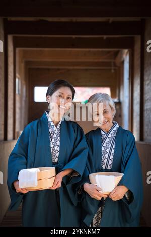 Mother and daughter in yukata and haori at a hot spring Stock Photo - Alamy