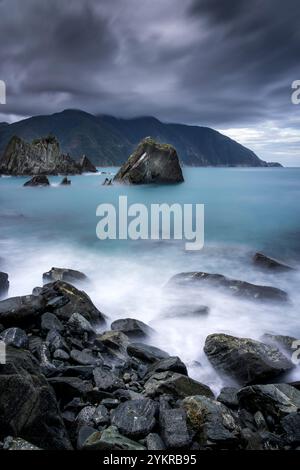 Beautiful east coast of Taiwan, waves and rocks, Taiwan beach Stock ...