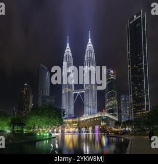 A picture of the KLCC Park water and light fountain show at night Stock ...