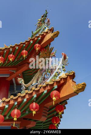 A close-up picture of the colorful Thean Hou Temple Stock Photo - Alamy