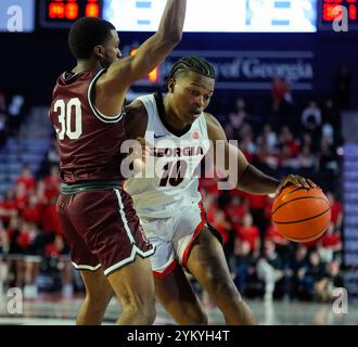 Georgia forward RJ Godfrey (10) scores during an NCAA college ...