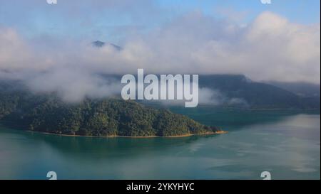 View from Queen Charlotte Track down to beautiful bay in Marlborough ...