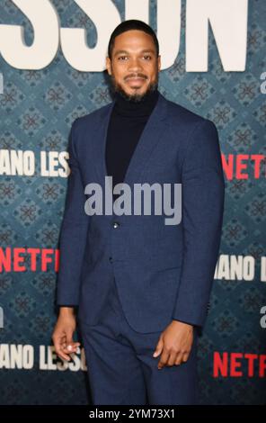 LOS ANGELES, CALIFORNIA - NOVEMBER 19: Ray Fisher attends the premiere ...