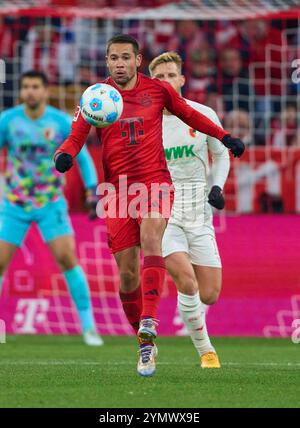 Raphael Guerreiro (FC Bayern Muenchen, #22), GER, Training, FC Bayern ...