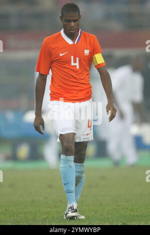 Team captain of the Dutch national football team Johan Cruyff (C), is ...