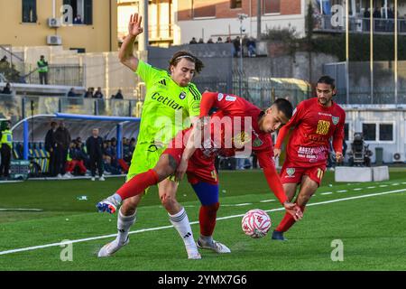 Julian Illanes Minucci (Carrarese) hampered by Tjas Begic (Frosinone ...
