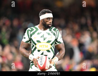 Siya Kolisi of South Africa warms-up ahead of the Quilter Nations ...