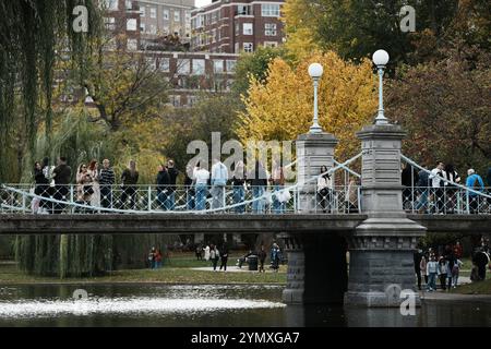 Boston Common, Public Garden, city park in the Autumn, fall foliage ...