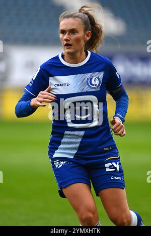 Emma Van Britsom (8) of AA Gent Ladies and Laura Vervacke (20) of Zulte ...