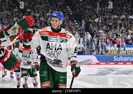 Jubel nach dem 1:1 durch Johannesson Isak Bergmann (Fortuna Duesseldorf, #08) 1. FC Koeln vs ...