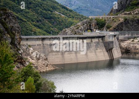 Riaño reservoir head dam, province of León, autonomous community of ...