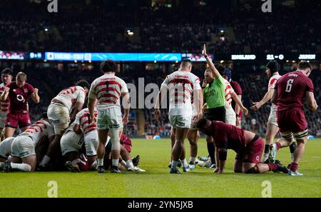 England's Jamie George (obscured) scores a try during the Quilter ...