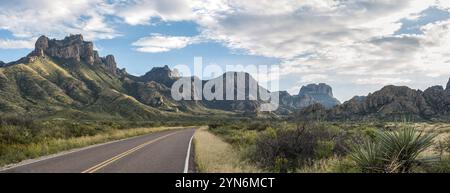Panoramic view of the Chisos Mountains (in the distance) and Cerro ...