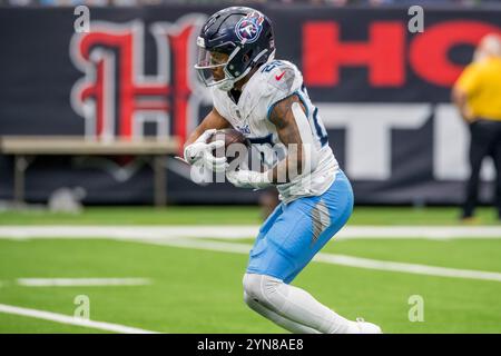 Tennessee Titans running back Tony Pollard (20) runs with the ball ...