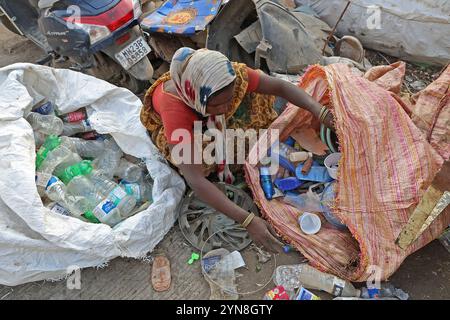 Waste picker in Beed, Maharashtra, India Stock Photo - Alamy