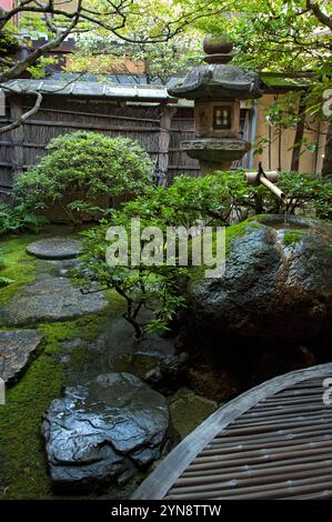 Kyoto's famous Sumiya geisha and taiyu entertainment house from the Edo ...