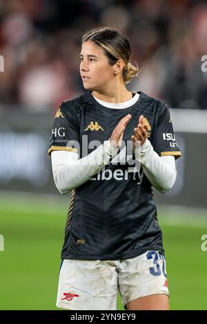 Kyra Cooney-Cross (Arsenal Women FC, #32) warming up GER, FC FC Bayern ...