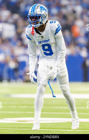 Detroit Lions wide receiver Jameson Williams (1) runs with the ball ...