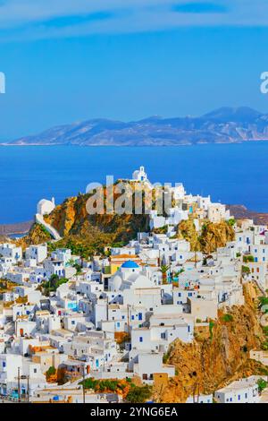 View of Chora village and Sifnos island in the distance, Chora, Serifos ...