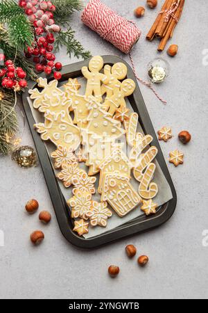 Baking tray of reindeer shaped gingerbread cookies for christmas Stock ...