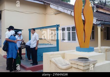 Zoroastrianism parsis symbol, india Stock Photo - Alamy