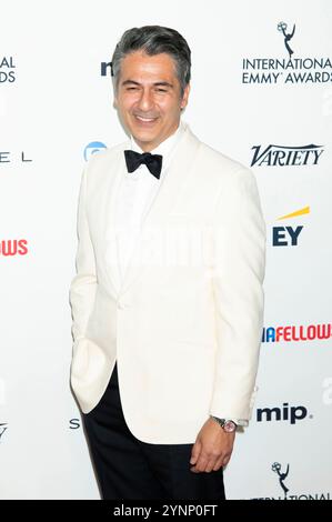 Armin Amiri bei der Verleihung der 52. International Emmy Awards 2024 ...