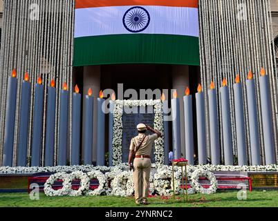 Police officers homage, 2008 Mumbai attack, terrorist attack, terror ...